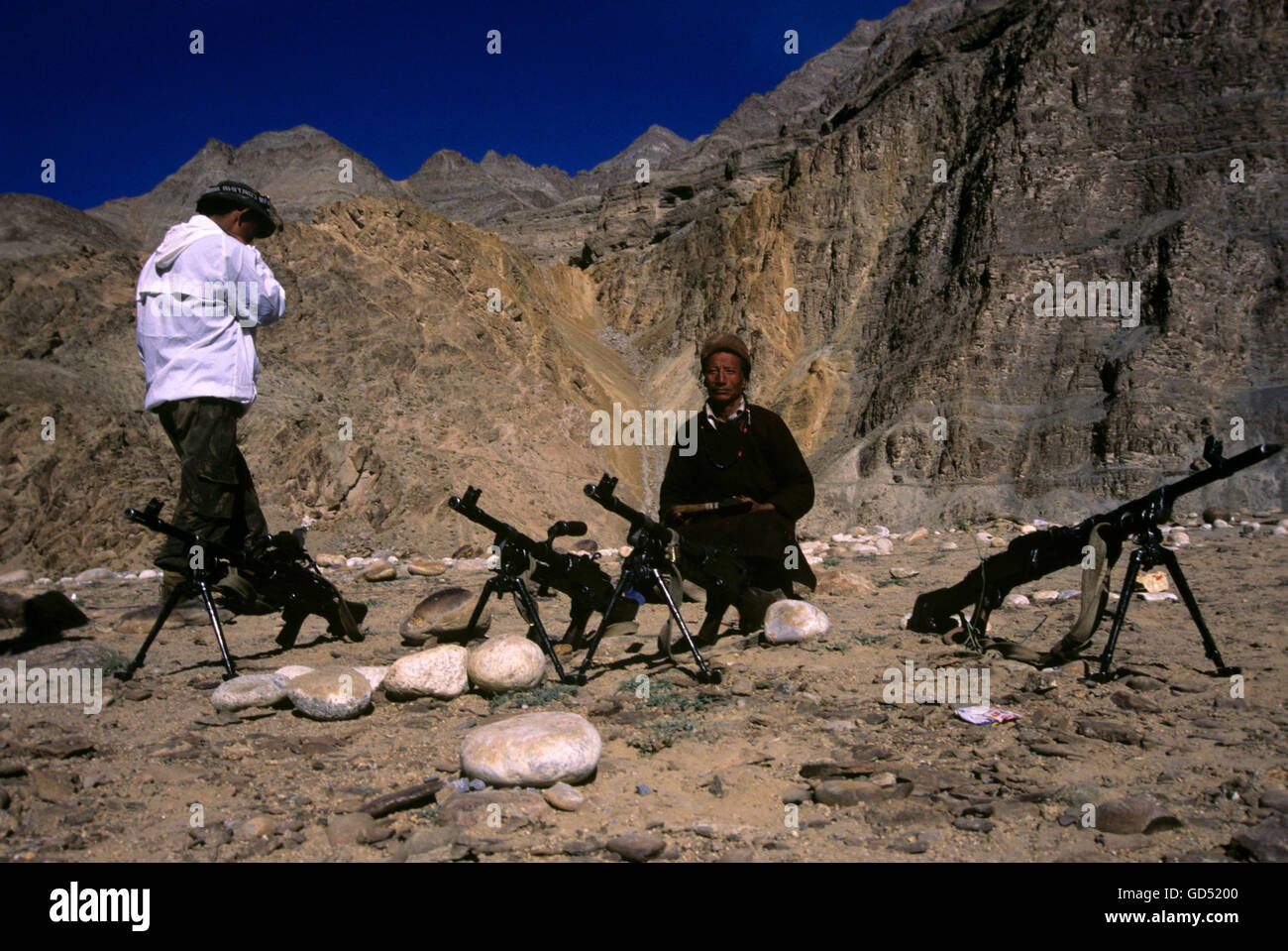 Men with guns Stock Photo - Alamy