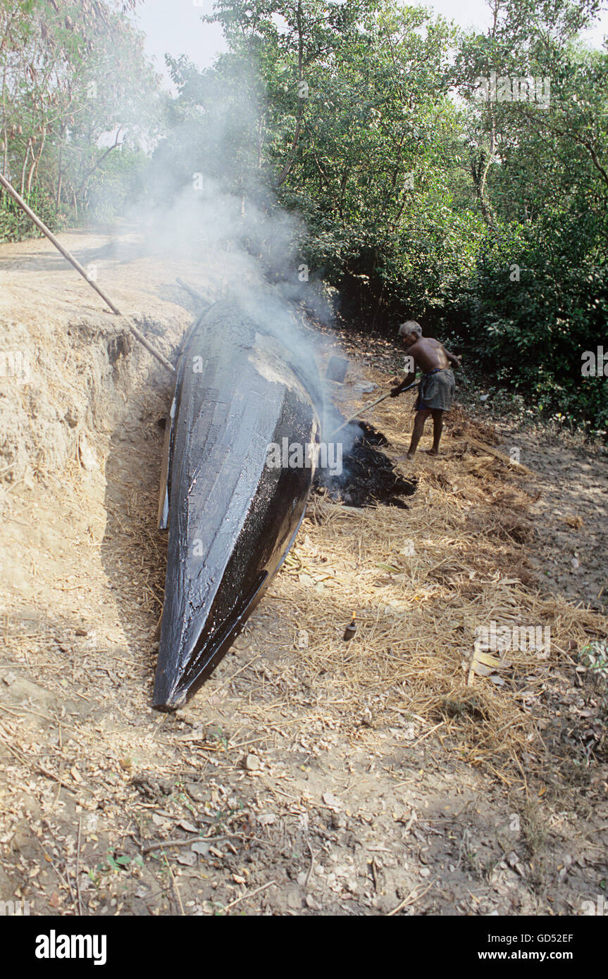 Man black tar boat hi-res stock photography and images - Alamy