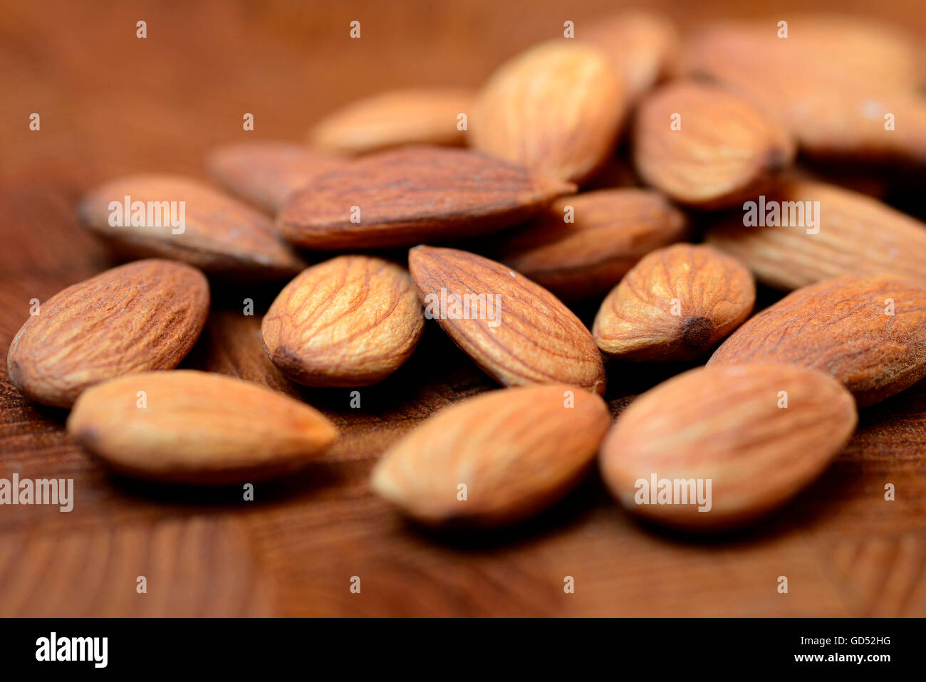 Almonds images hi-res stock photography and images - Alamy