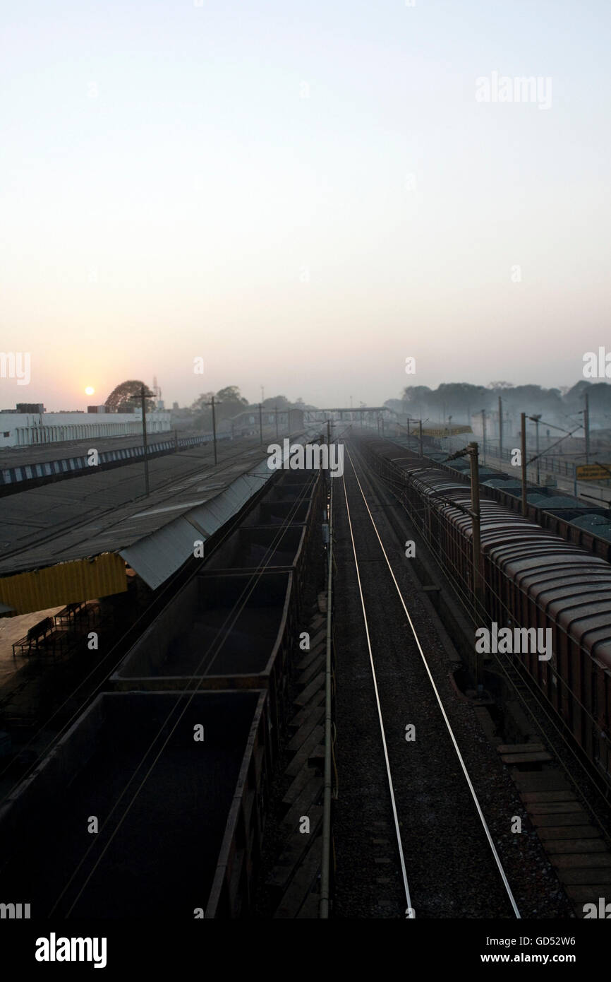 A railway platform Stock Photo - Alamy