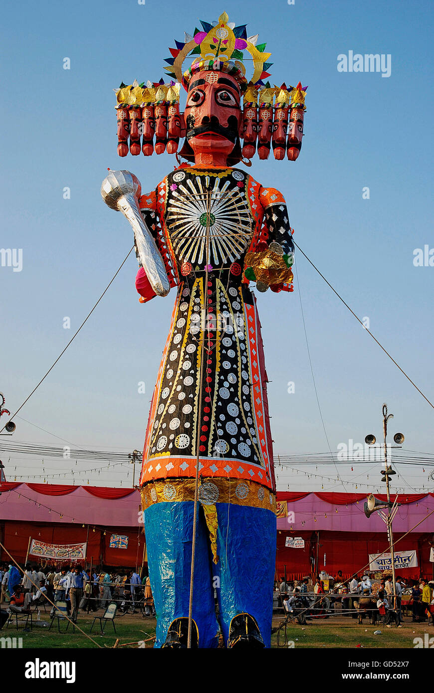 Ravan effigy statue hi-res stock photography and images - Alamy
