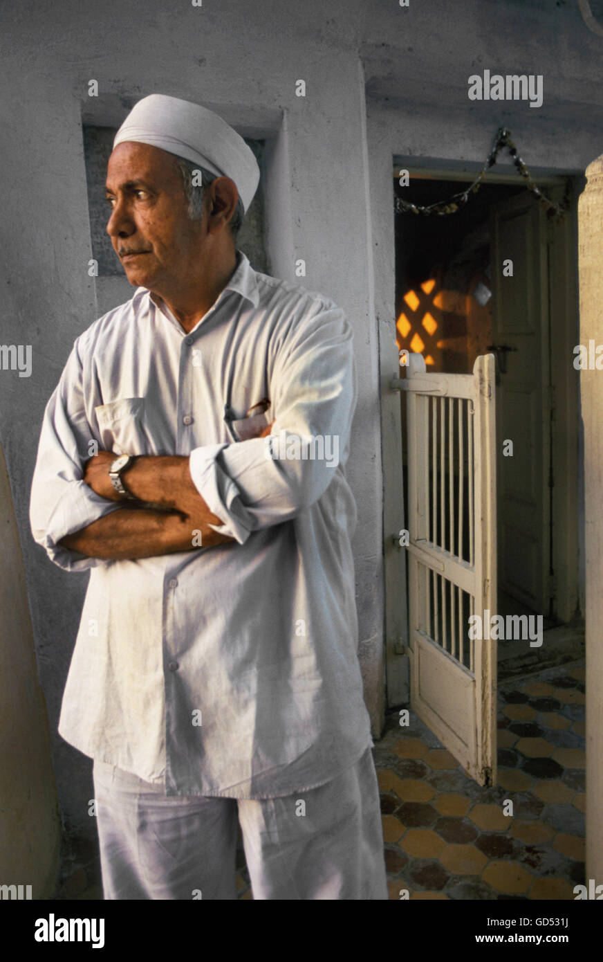 Zoroastrian priest hi-res stock photography and images - Alamy