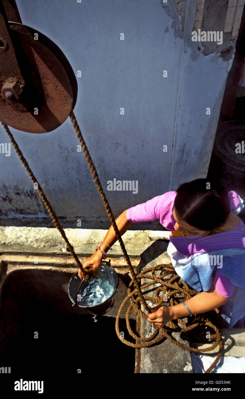 Tanka woman hi-res stock photography and images - Alamy