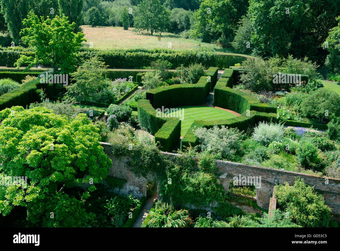 Sissinghurst castle garden hi-res stock photography and images - Alamy