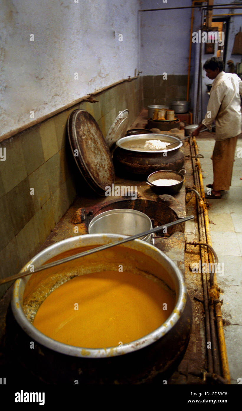 Man cooking food Stock Photo - Alamy