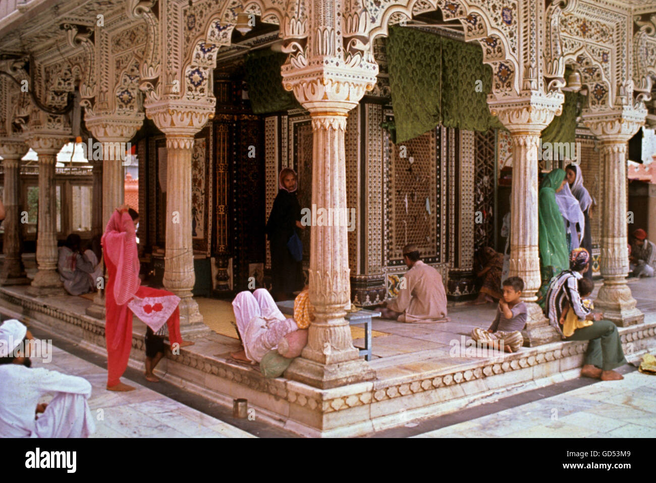 Nizamuddin auliya hi-res stock photography and images - Alamy