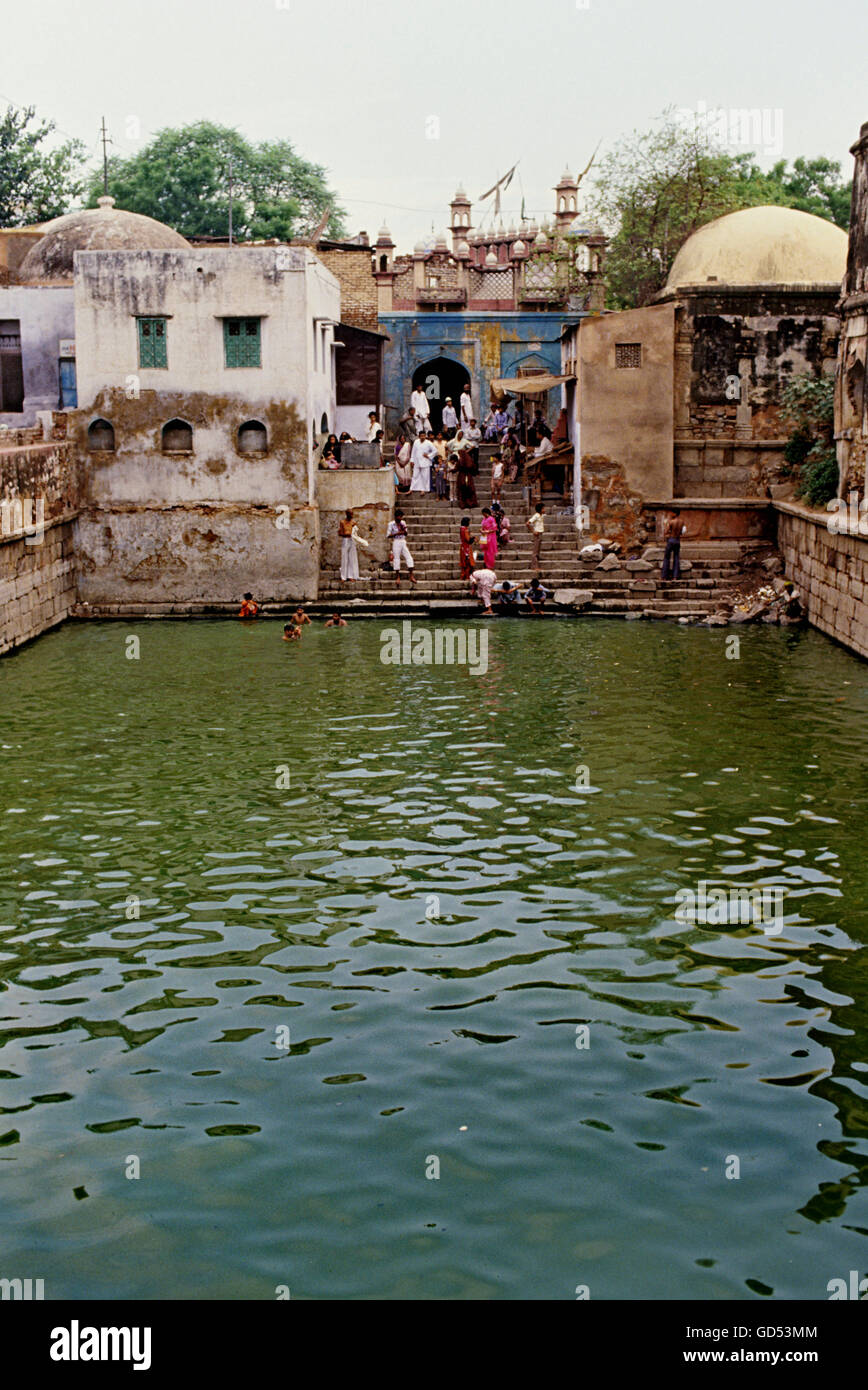 Basti nizamuddin hi-res stock photography and images - Alamy