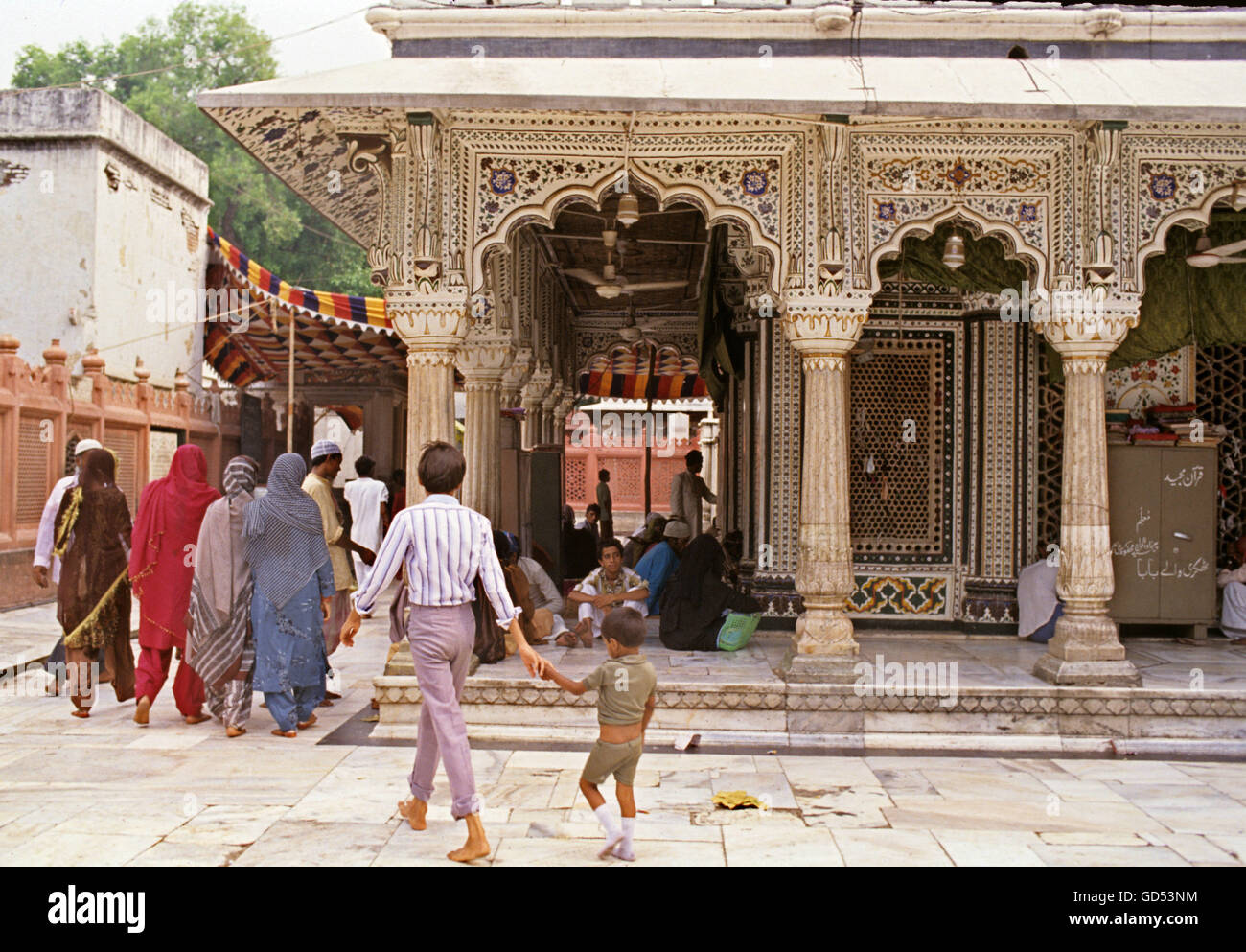 Nizamuddin auliya hi-res stock photography and images - Alamy
