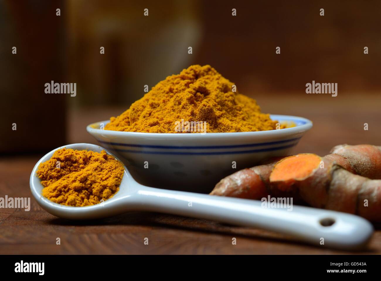 Turmeric root and Turmeric powder Stock Photo - Alamy
