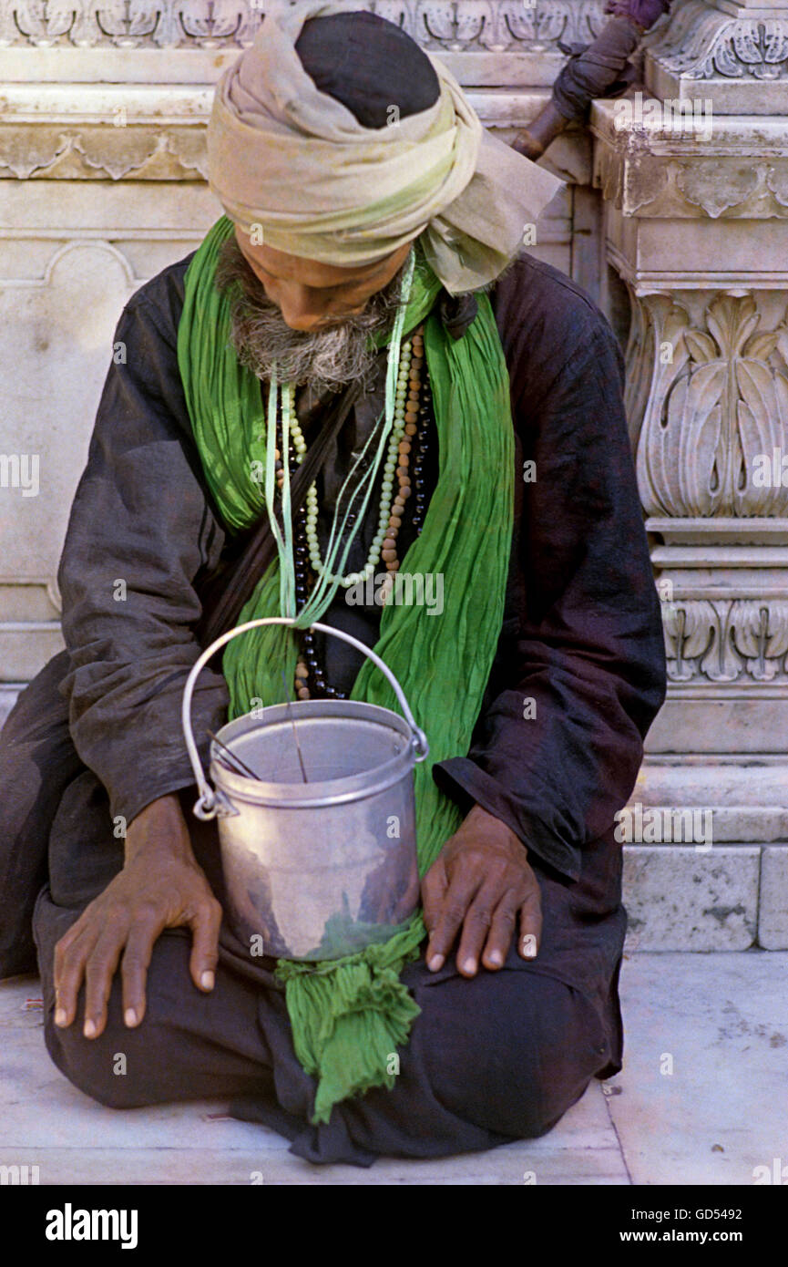 Fakir hi-res stock photography and images - Alamy