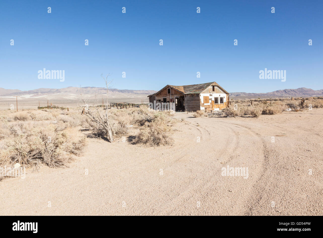 Deserted farm house in hi-res stock photography and images - Alamy
