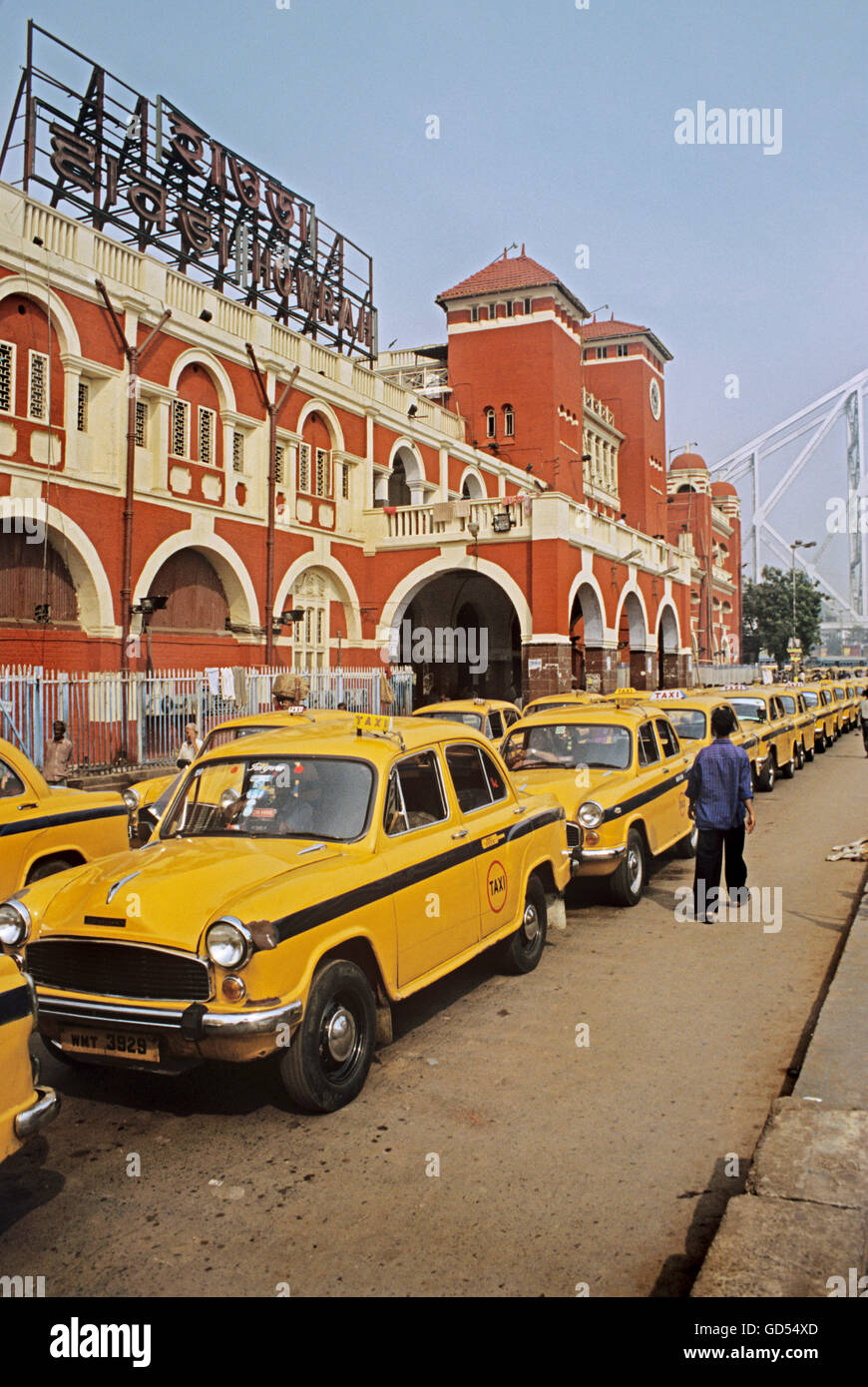 Howrah Railway Station Stock Photos & Howrah Railway Station Stock ...
