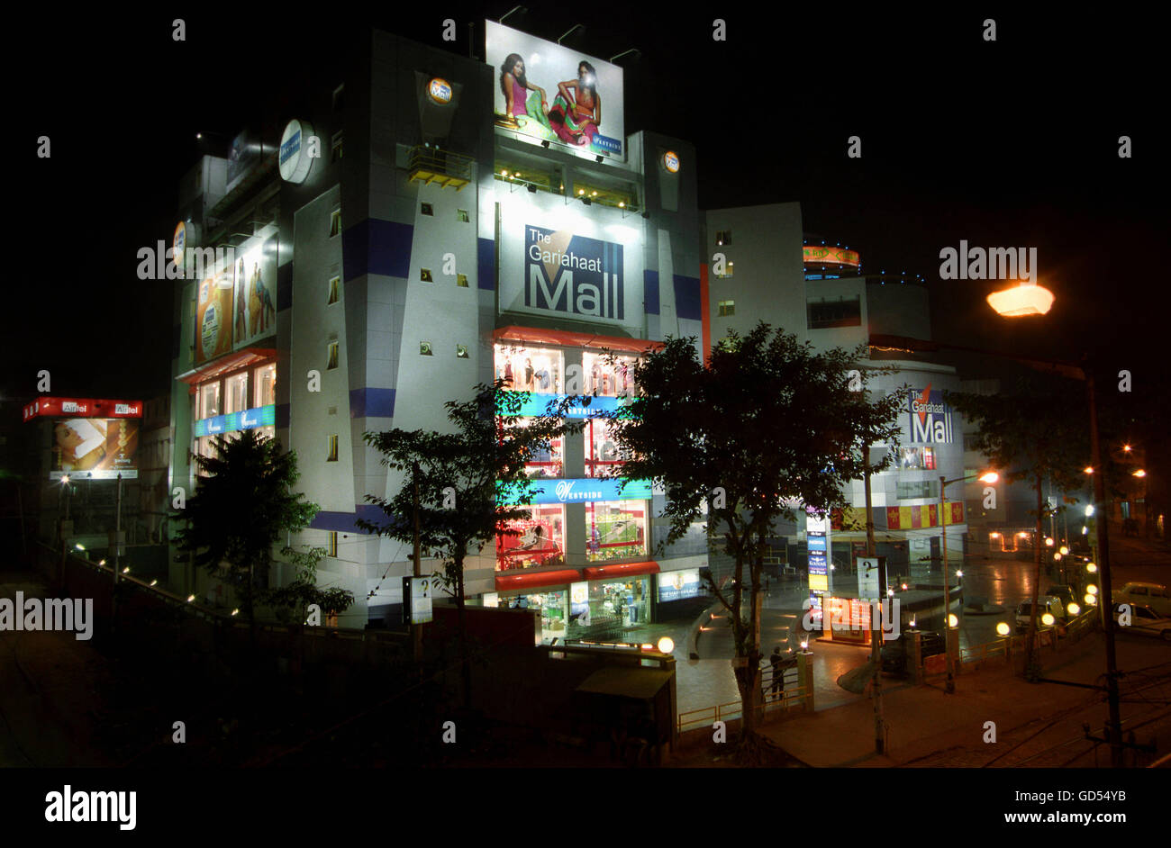 Gariahat Shopping Mall at night Stock Photo - Alamy