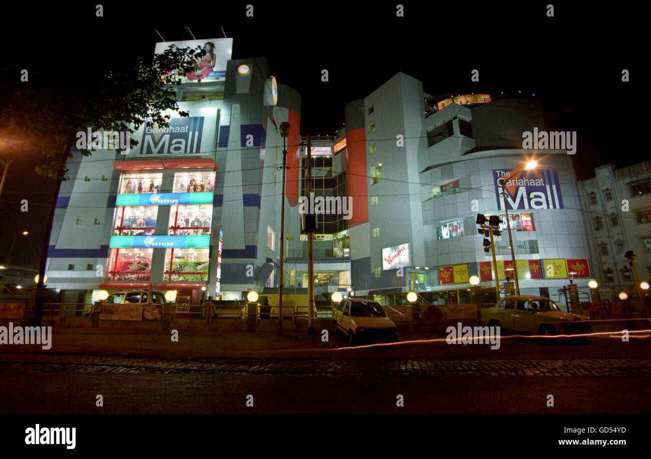 Gariahat shopping mall Stock Photo - Alamy