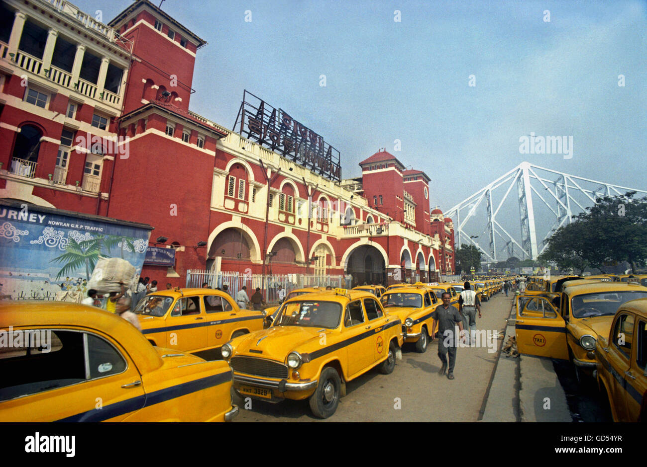 Howrah Railway station Stock Photo - Alamy