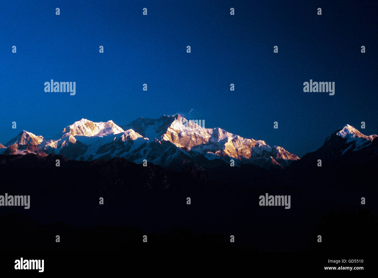 Kanchenjunga range during sunrise Stock Photo - Alamy
