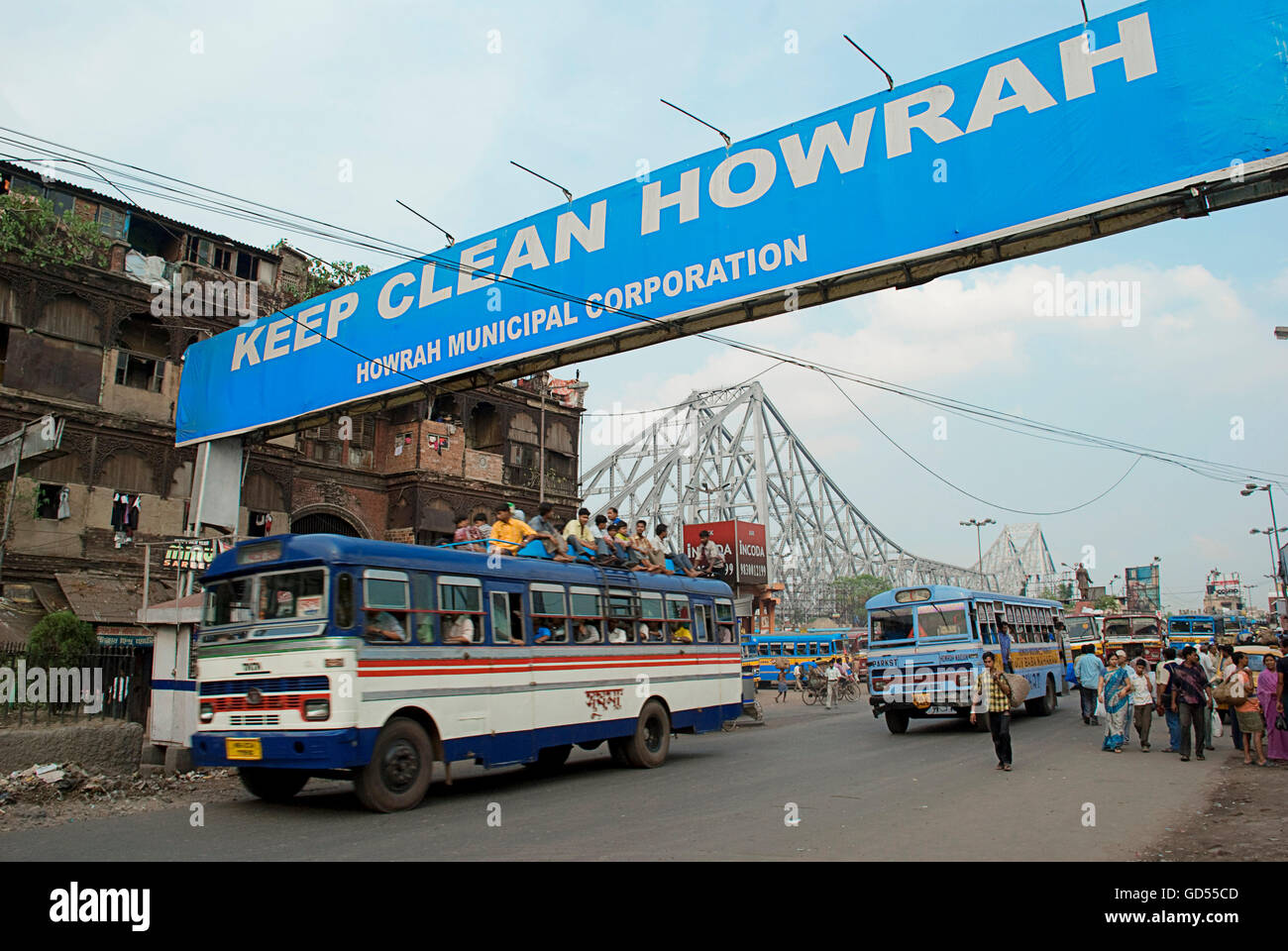 Streets of howrah hi-res stock photography and images - Alamy