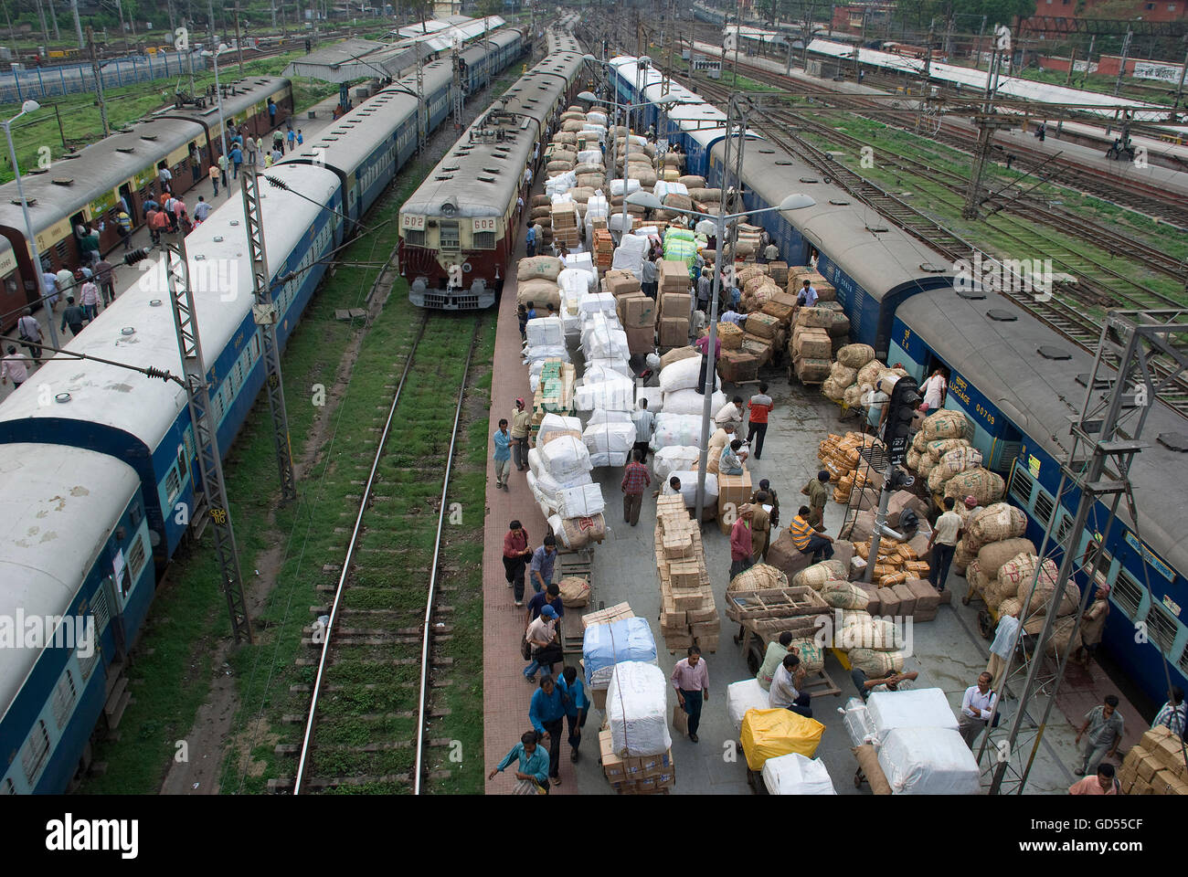 Indian railway station porter hi-res stock photography and images - Alamy