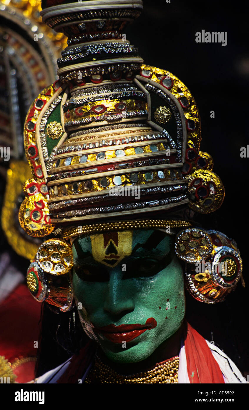 Portrait of a Kathakali dancer Stock Photo - Alamy