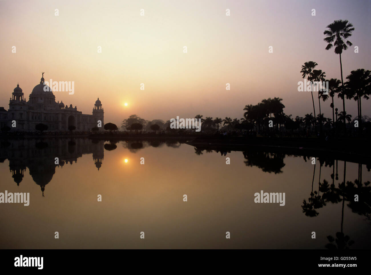 Victoria Memorial at sunset Stock Photo - Alamy