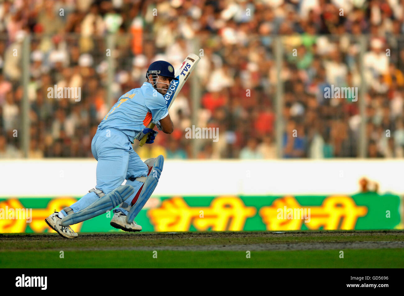 Indian cricket player mahendra singh hi-res stock photography and ...
