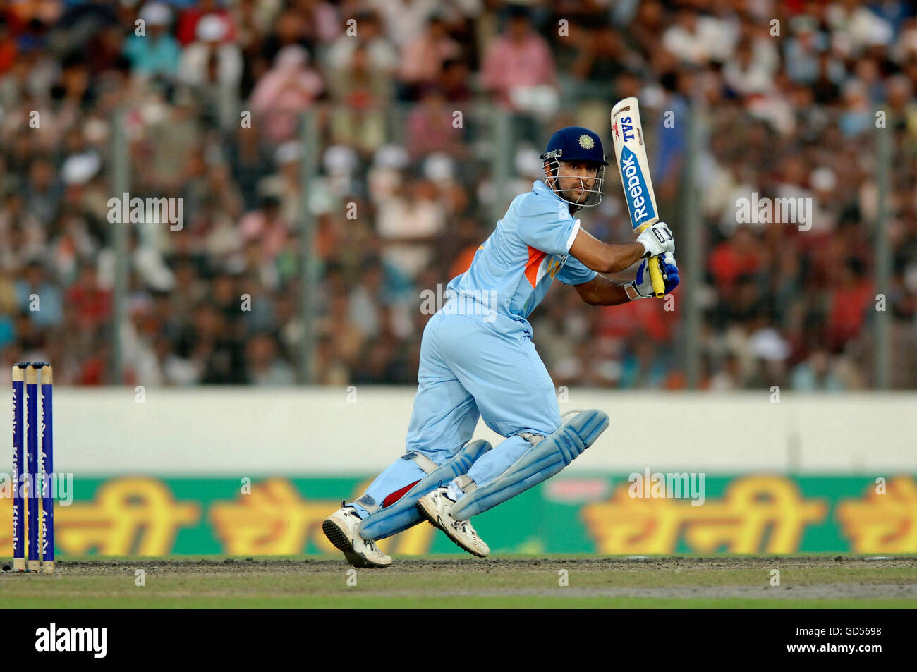 Indian cricket player mahendra singh hi-res stock photography and ...