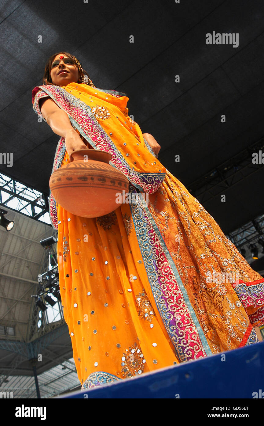 Model ramp walk hi-res stock photography and images - Alamy