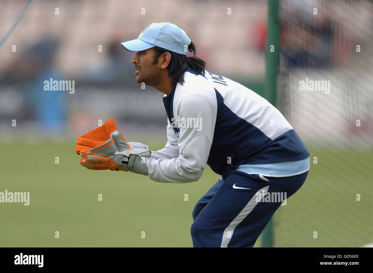 Mahendra singh dhoni hi-res stock photography and images - Alamy