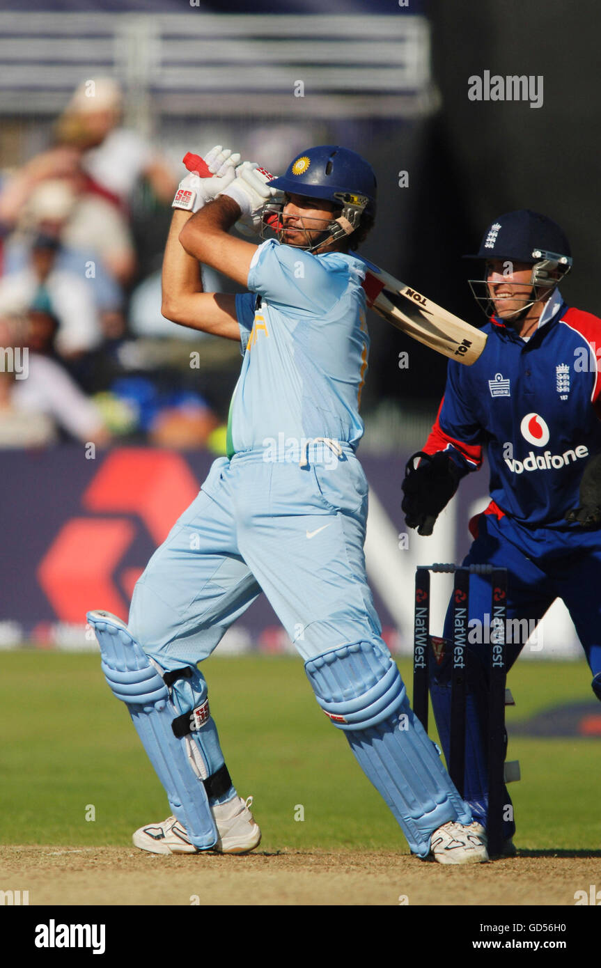 Matt prior wicket keeper hi-res stock photography and images - Alamy