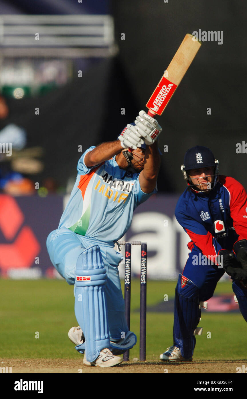 Matt prior cricket hi-res stock photography and images - Alamy