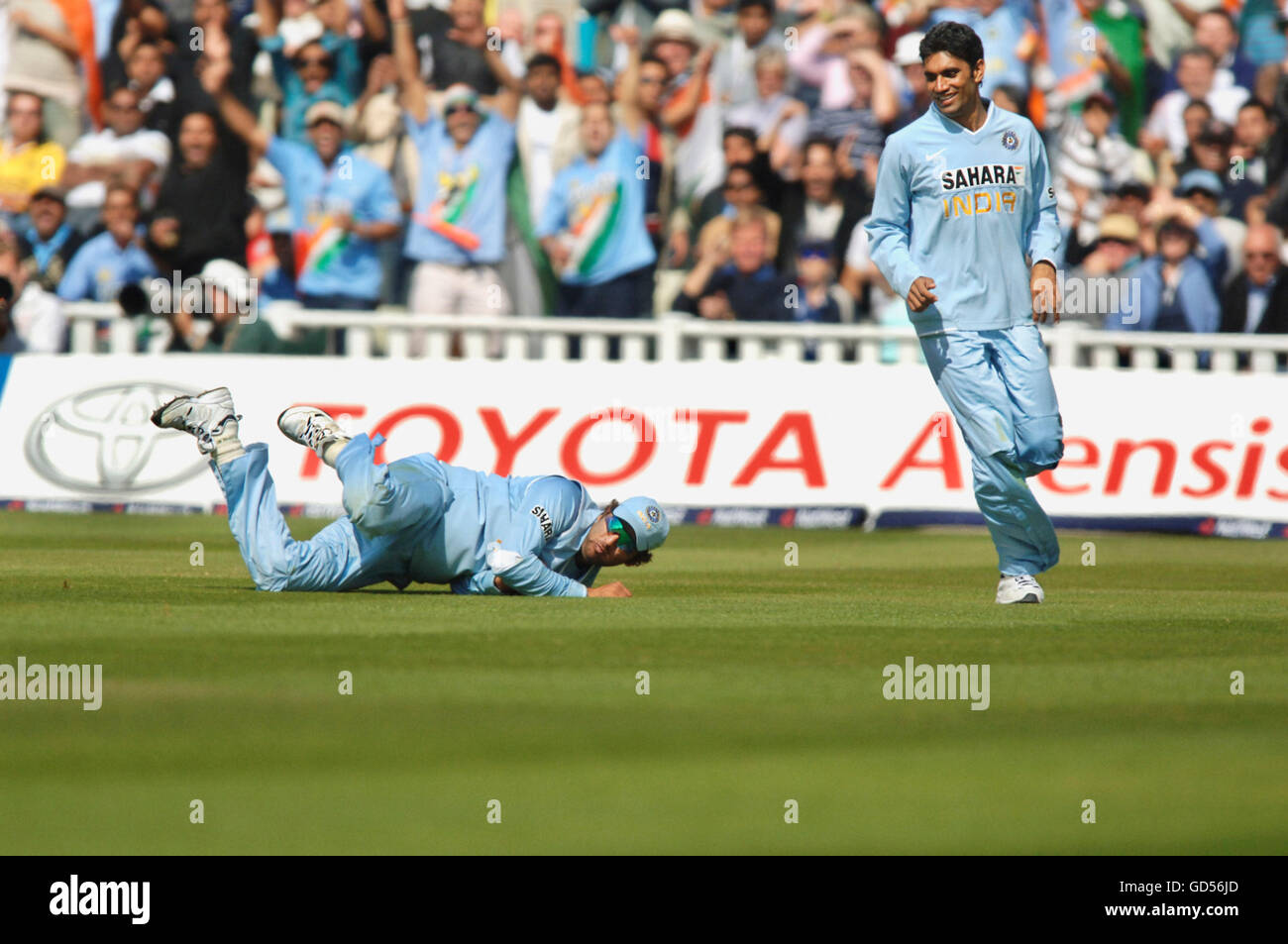 Yuvraj Singh and Munaf Patel Stock Photo - Alamy