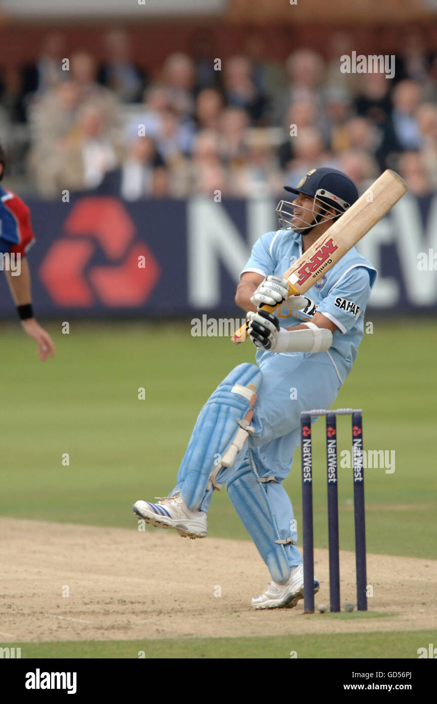 Cricket player sachin tendulkar hi-res stock photography and images - Alamy
