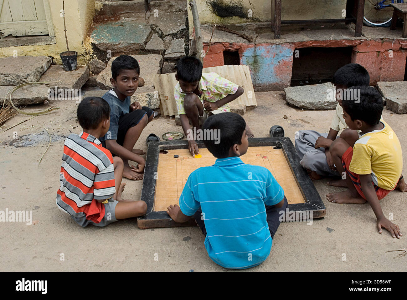 Destitute children hi-res stock photography and images - Alamy