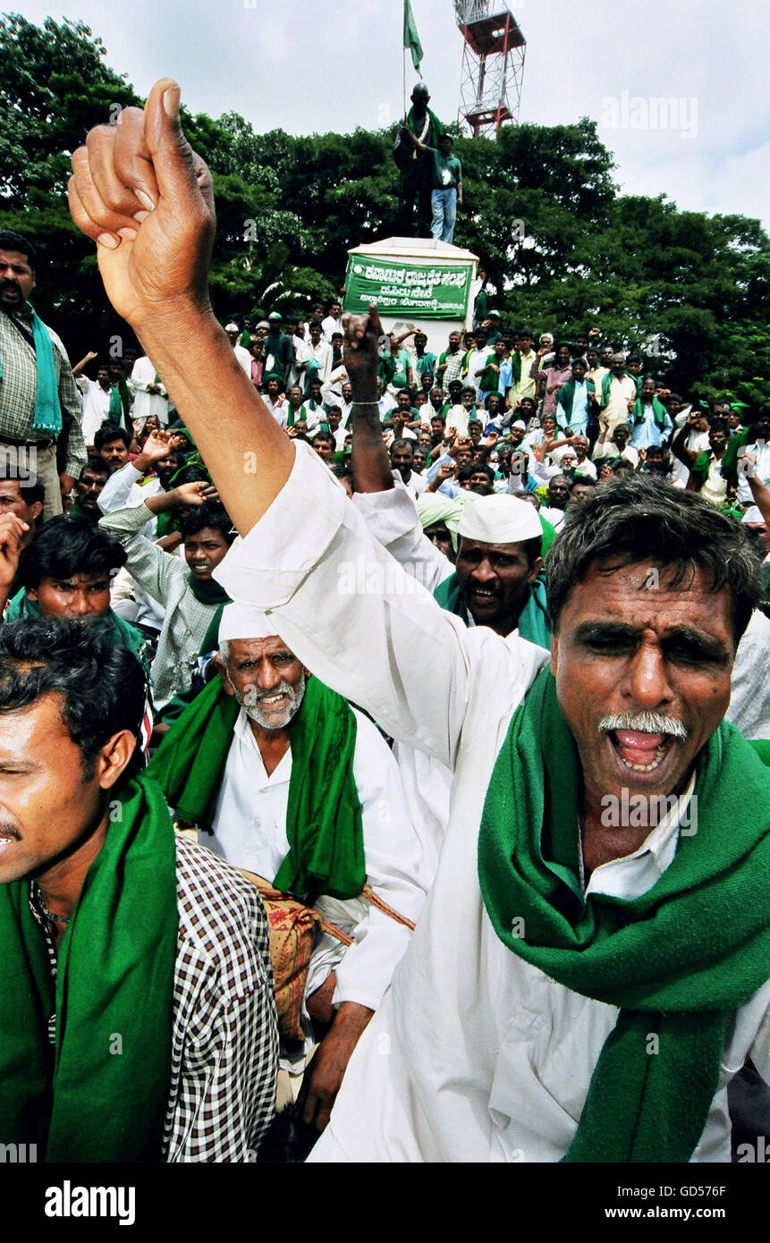 Workers on strike Stock Photo - Alamy