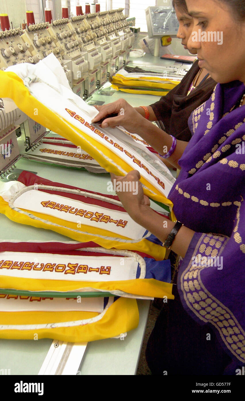 Garment factory india women hi-res stock photography and images - Alamy