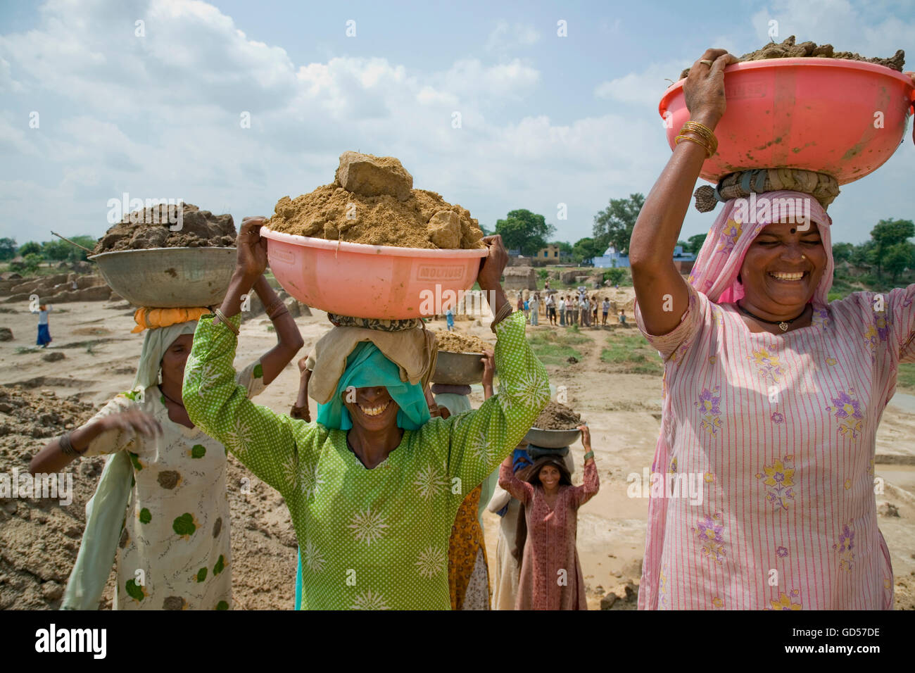 Labours working Stock Photo - Alamy Labours working Stock Photo - Alamy
