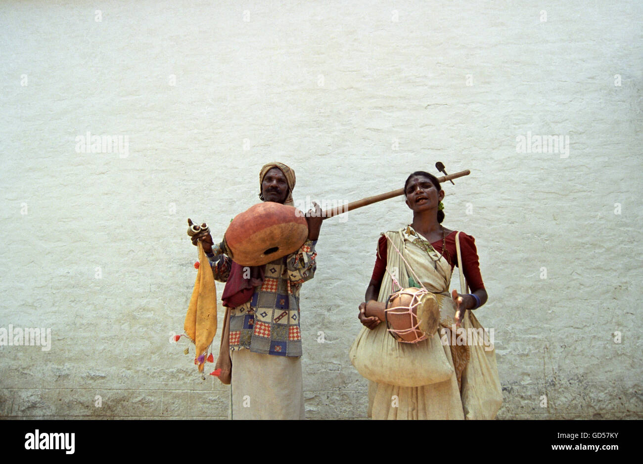 Street singers hi-res stock photography and images - Alamy