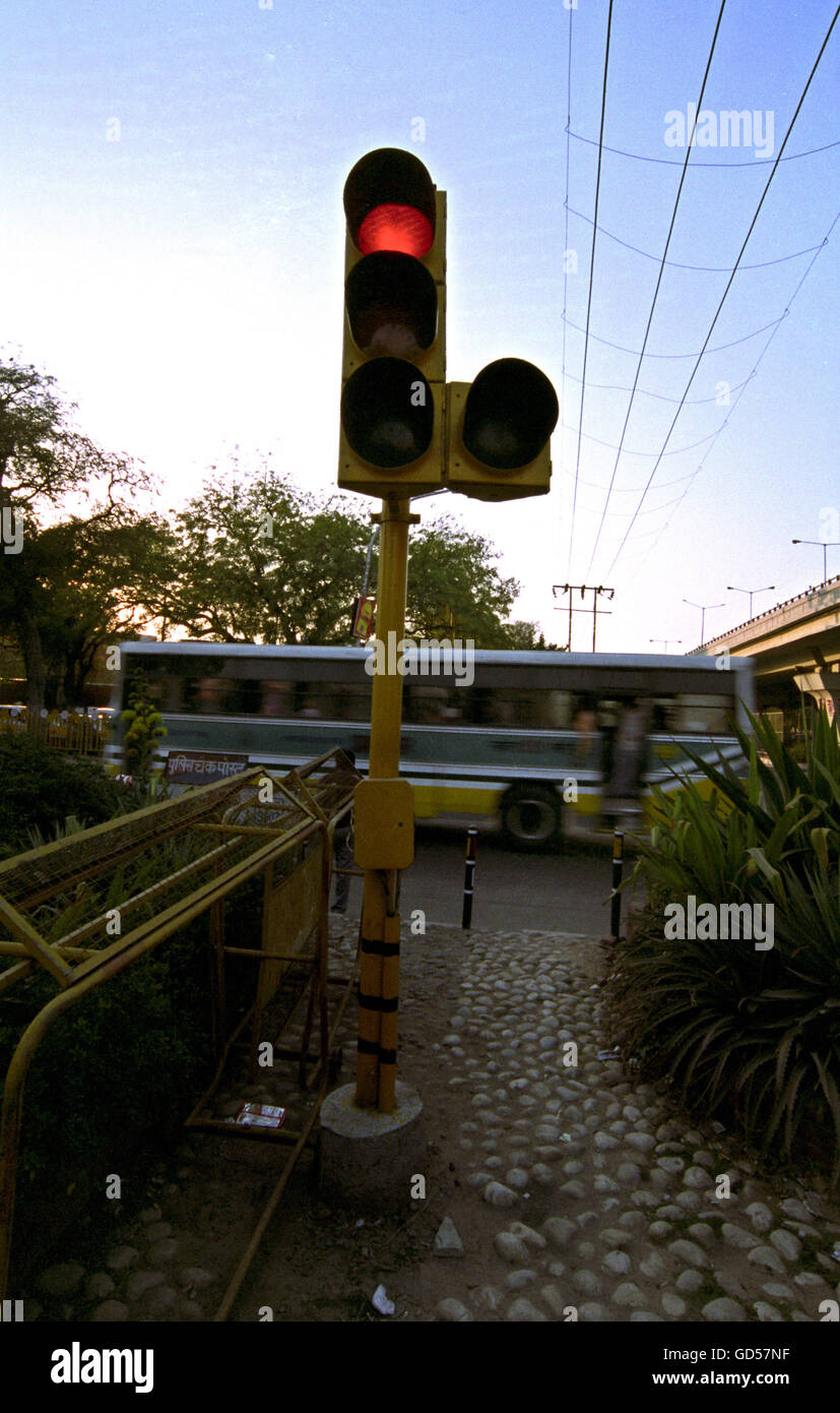 Delhi india bus stop hi-res stock photography and images - Alamy