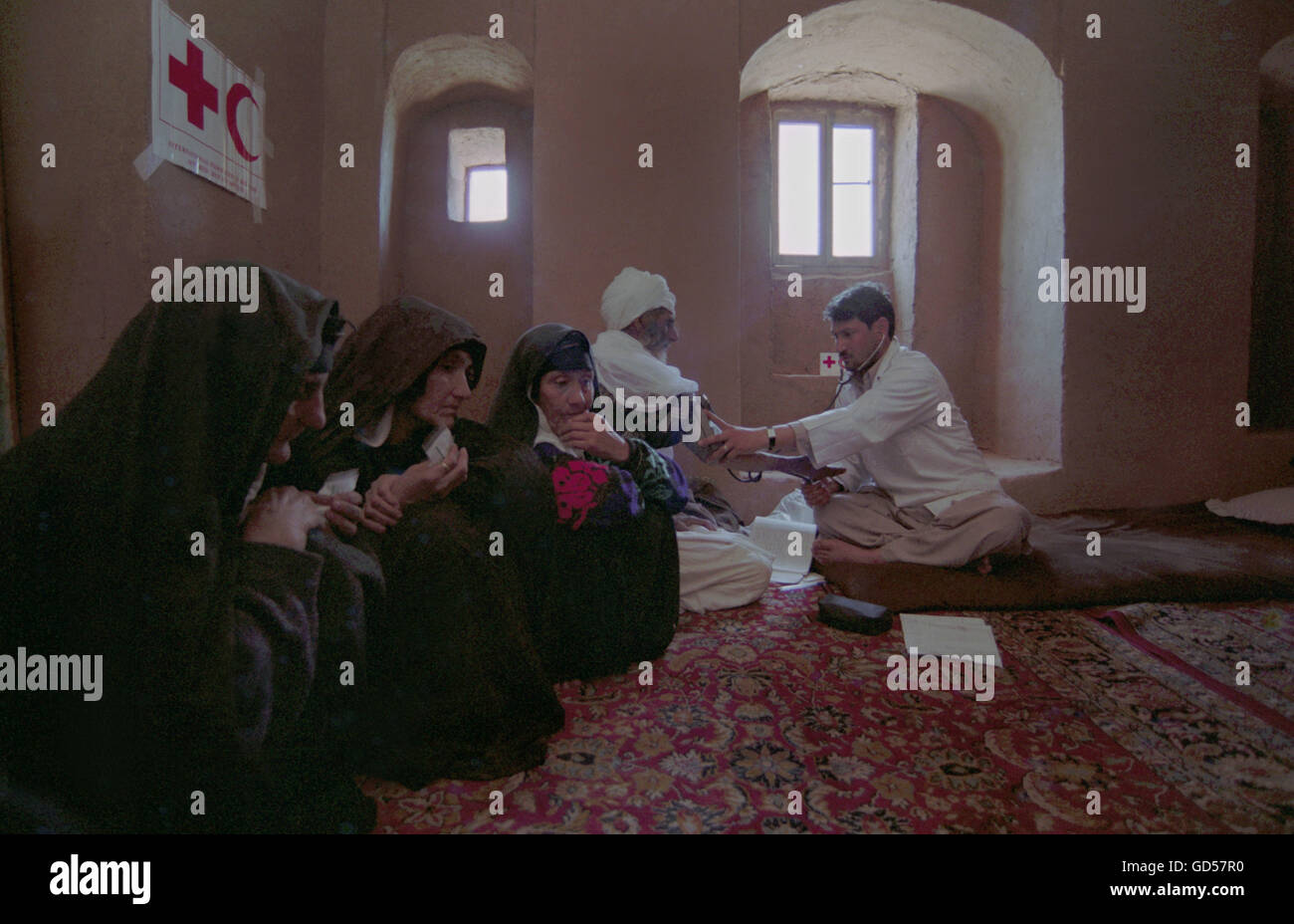 Red Crescent volunteers Stock Photo - Alamy