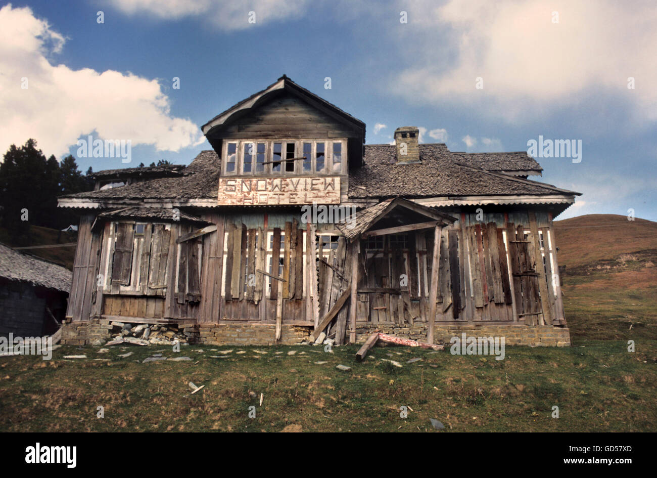 Broken building hi-res stock photography and images - Alamy