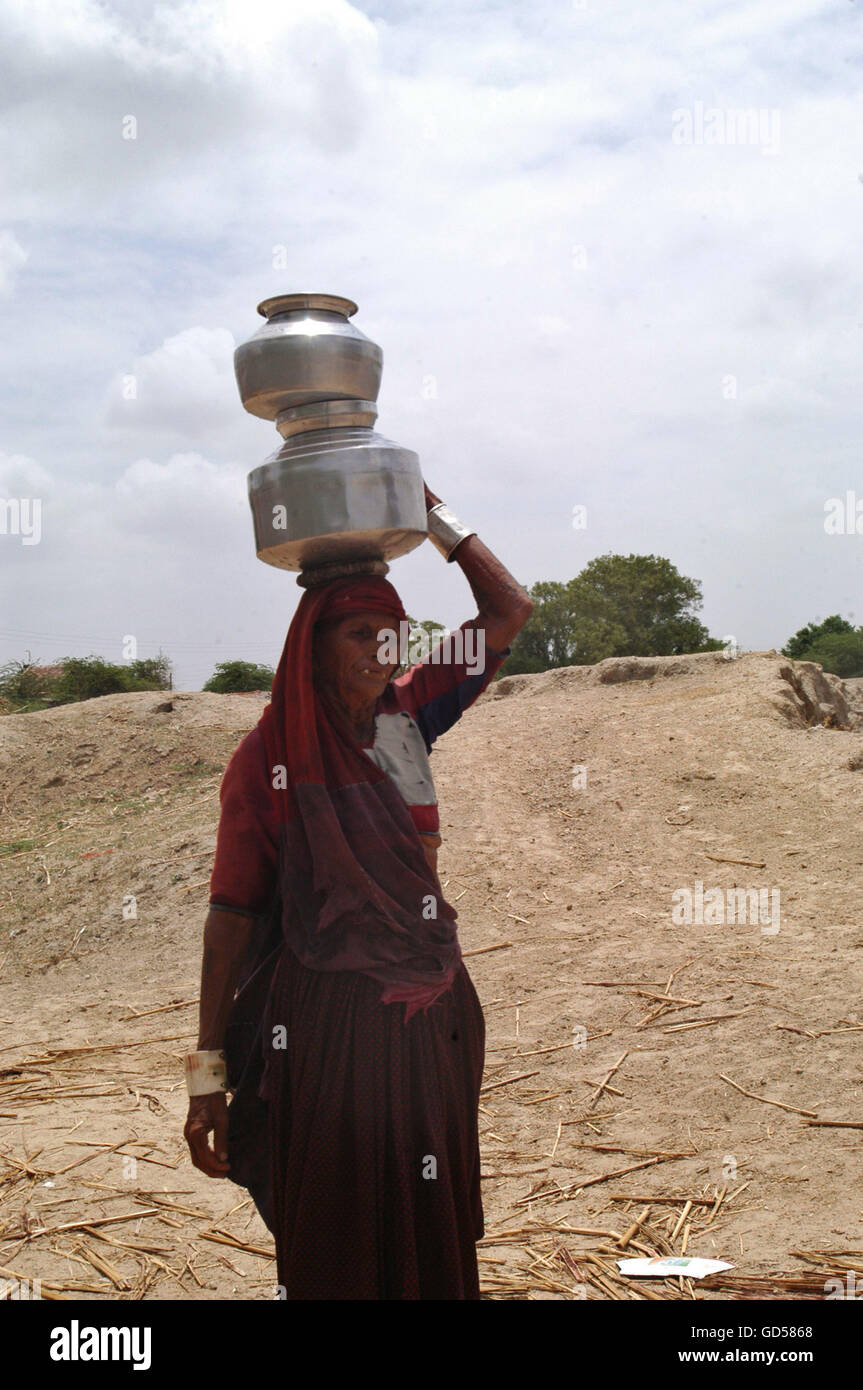 Tribal women carrying water pot Stock Photo - Alamy