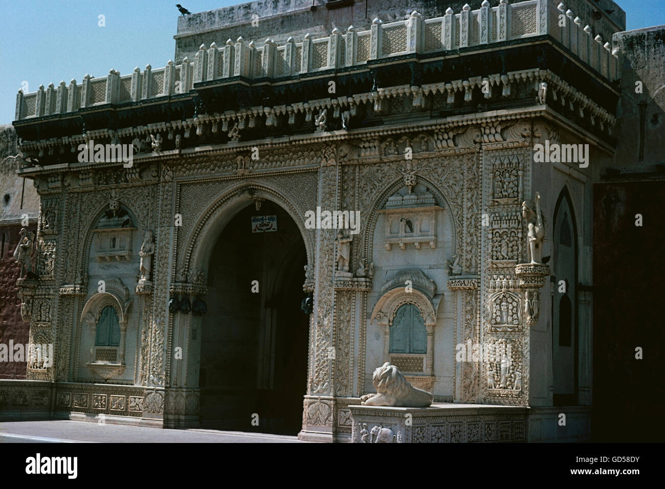 Deshnoke temple hi-res stock photography and images - Alamy