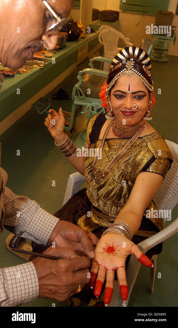 Dance artist hi-res stock photography and images - Alamy