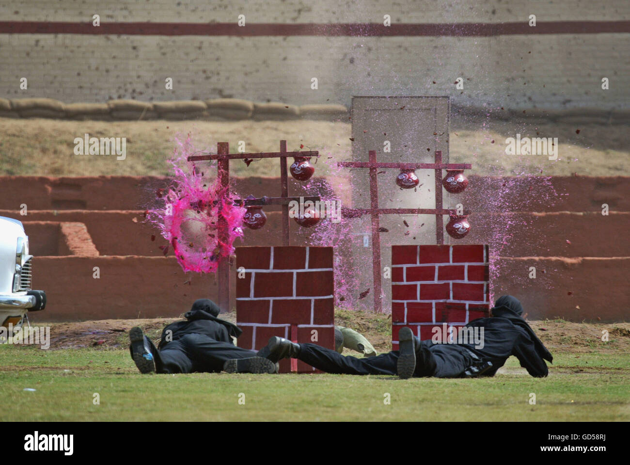 Men shooting hi-res stock photography and images - Alamy