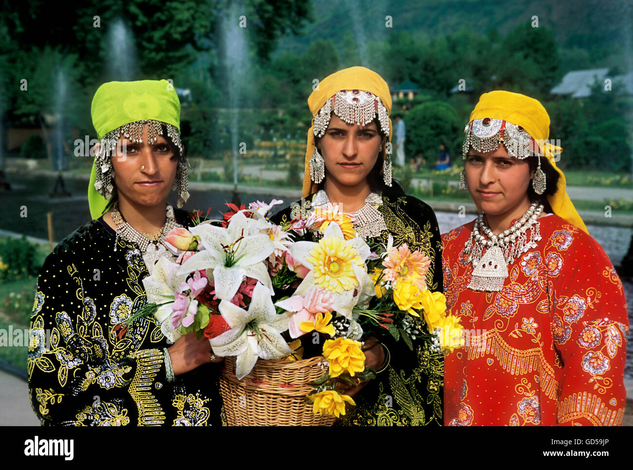 Kashmiri dress hi-res stock photography and images - Alamy