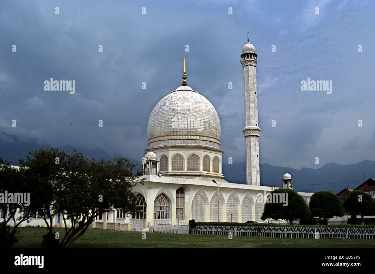 Hazratbal Mosque in Srinagar Stock Photo - Alamy