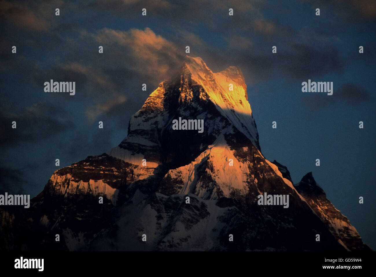 Mt fishtail hi-res stock photography and images - Alamy