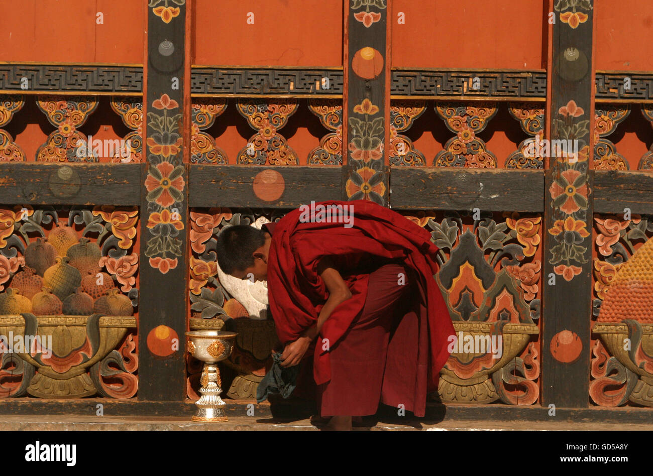 Monk inside Punakha Dzong Stock Photo - Alamy