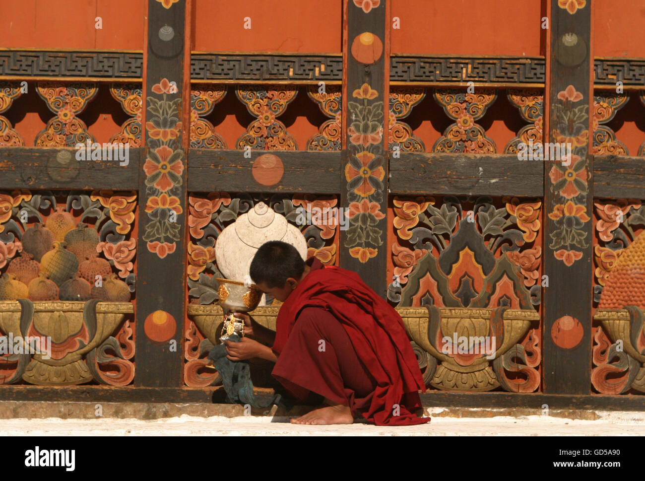 Monk inside Punakha Dzong Stock Photo - Alamy