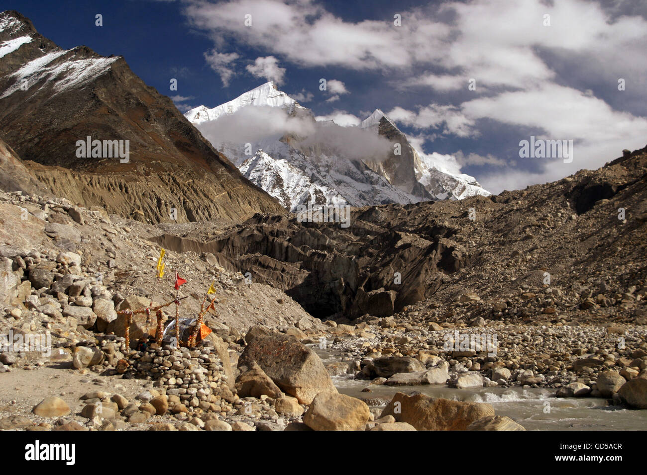 Gomukh hi-res stock photography and images - Alamy